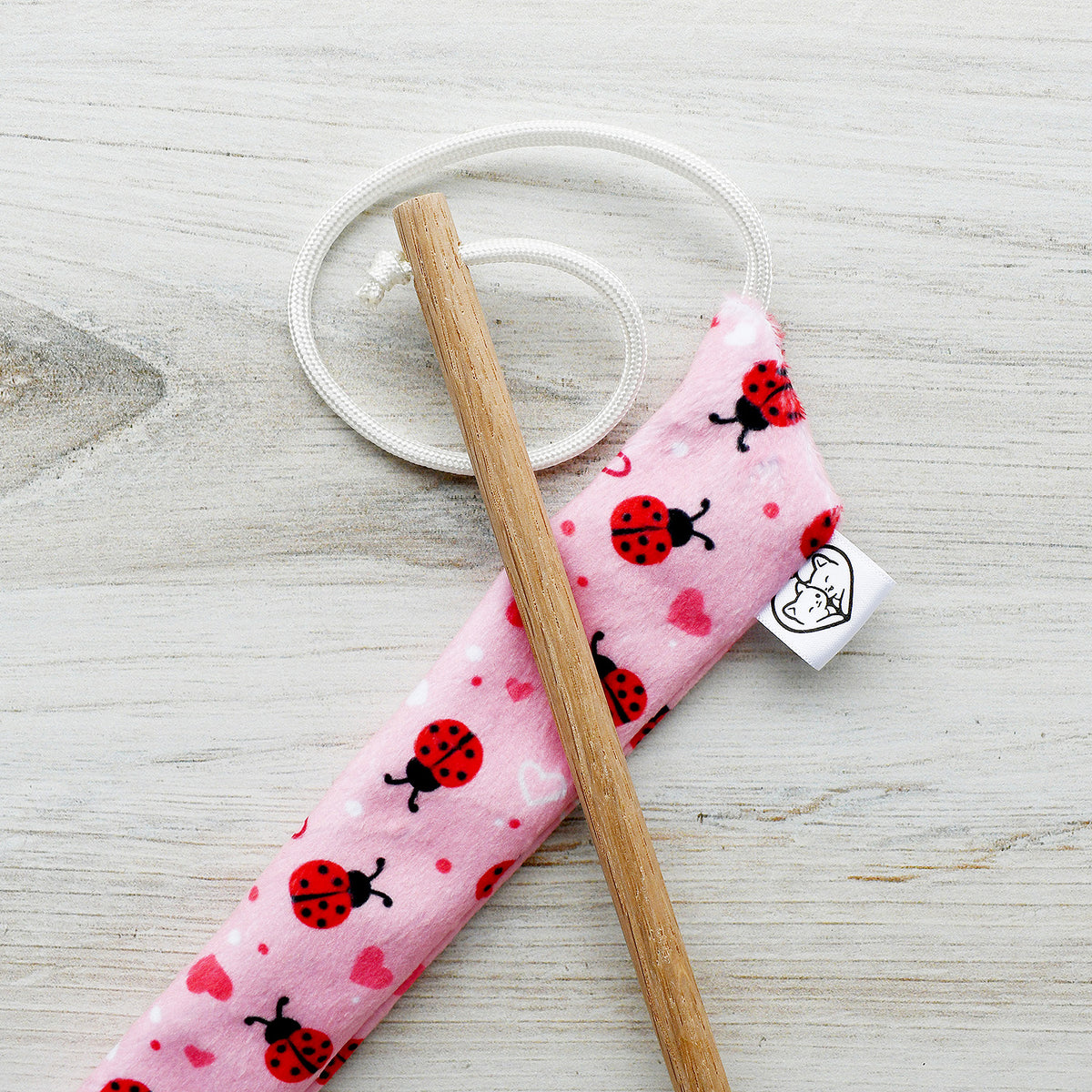 Love Bugs Chaser Interactive Cat Toy – Chester & Pearl